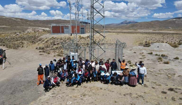 Anglo American entrega equipos de telemedicina para Titire